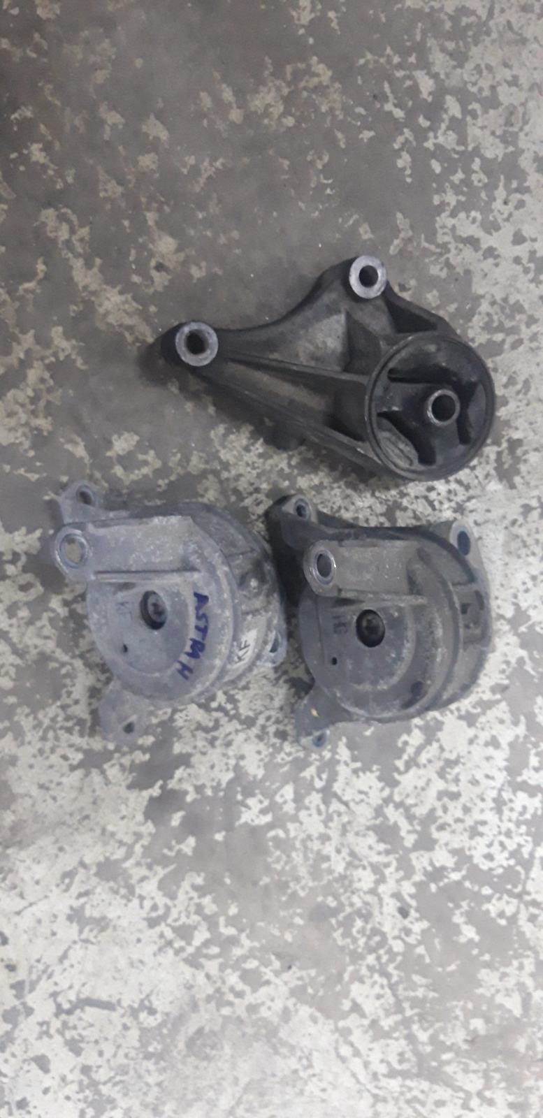 Opel Astra H nosači motora