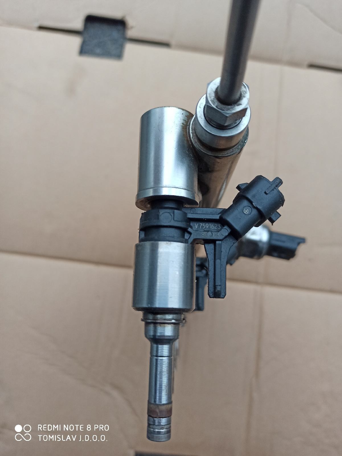 Peugeot 308 1.6THP injektor 0261500073