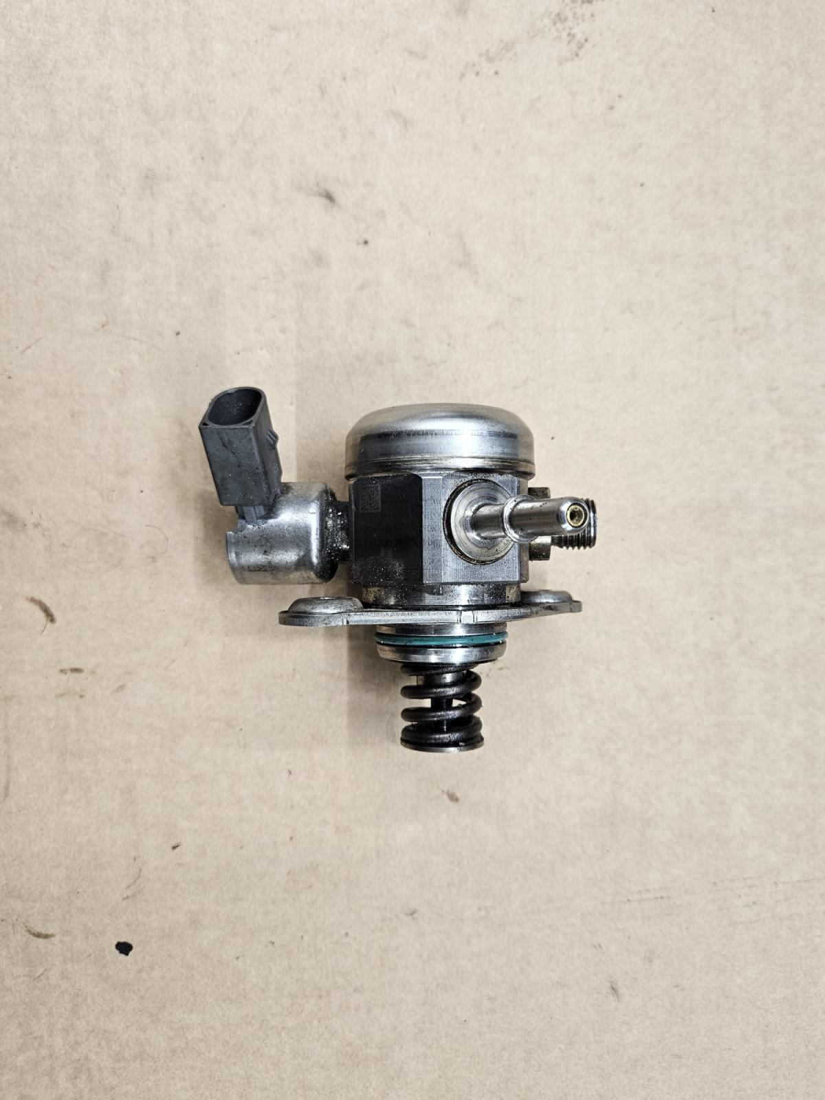 Pumpa visokog pritiska Porsche Audi 0261520303