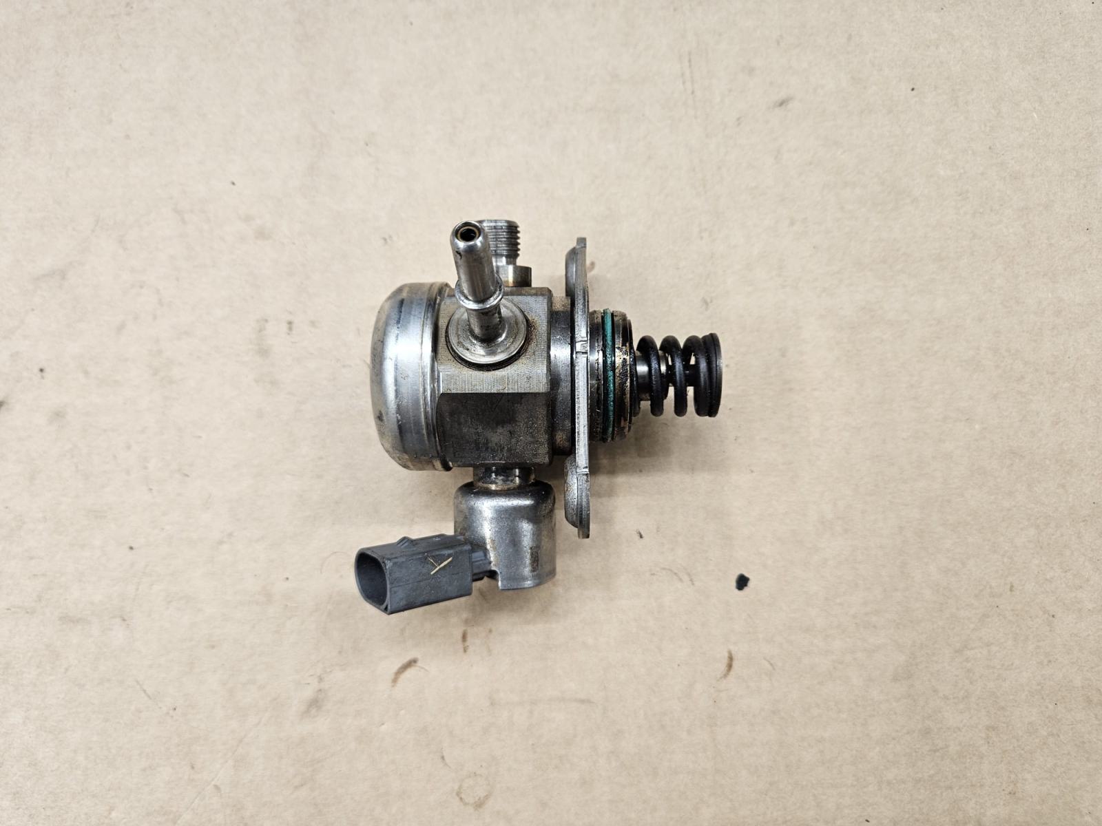 Pumpa visokog pritiska Porsche Audi 0261520304