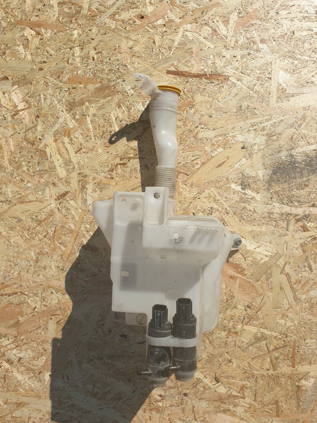 Subaru Legacy 2003-2009 spremnik tekučine za stakla