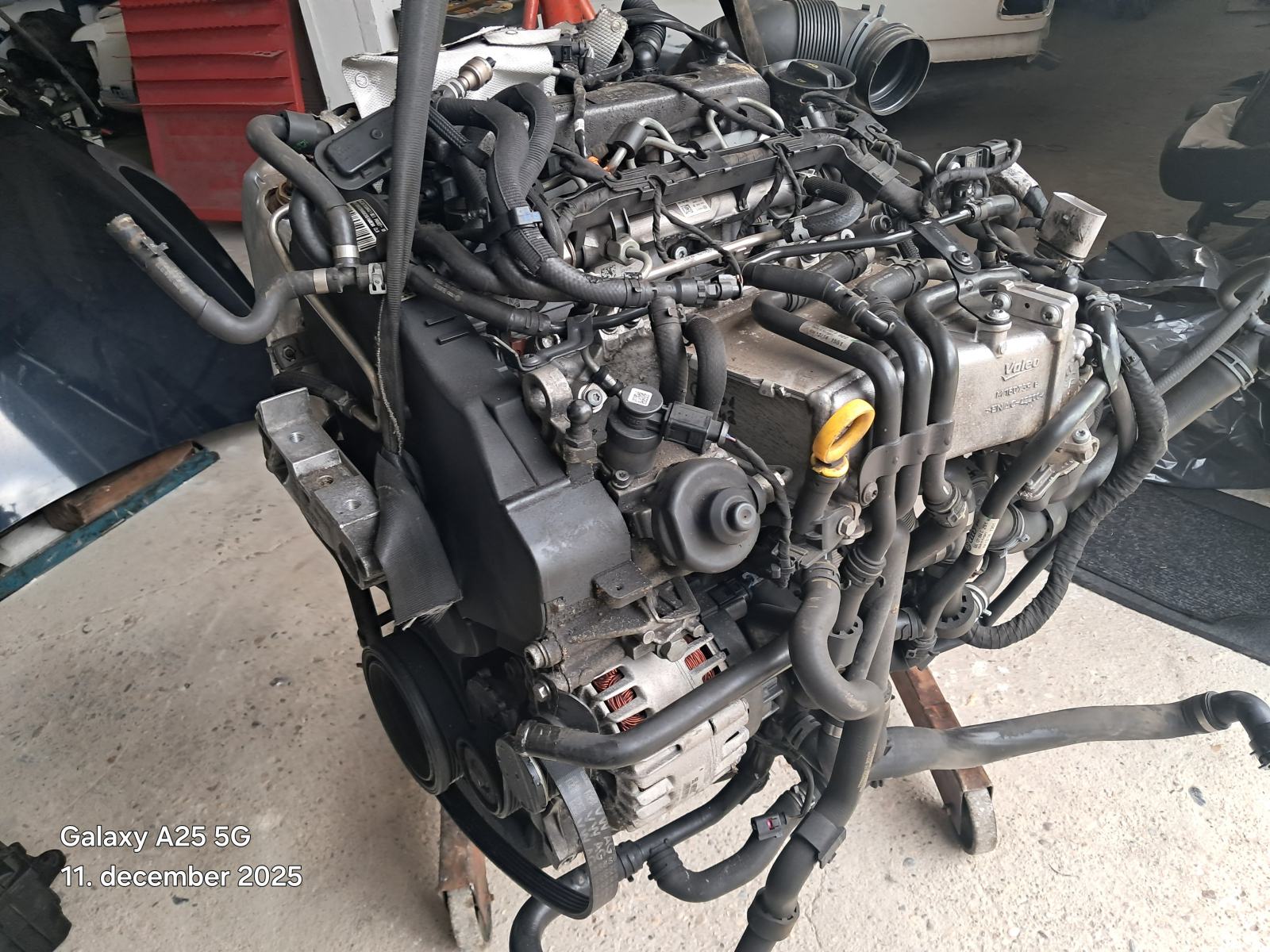 VW GOLF 1.6 TDI god. 2014 -kompletan motor