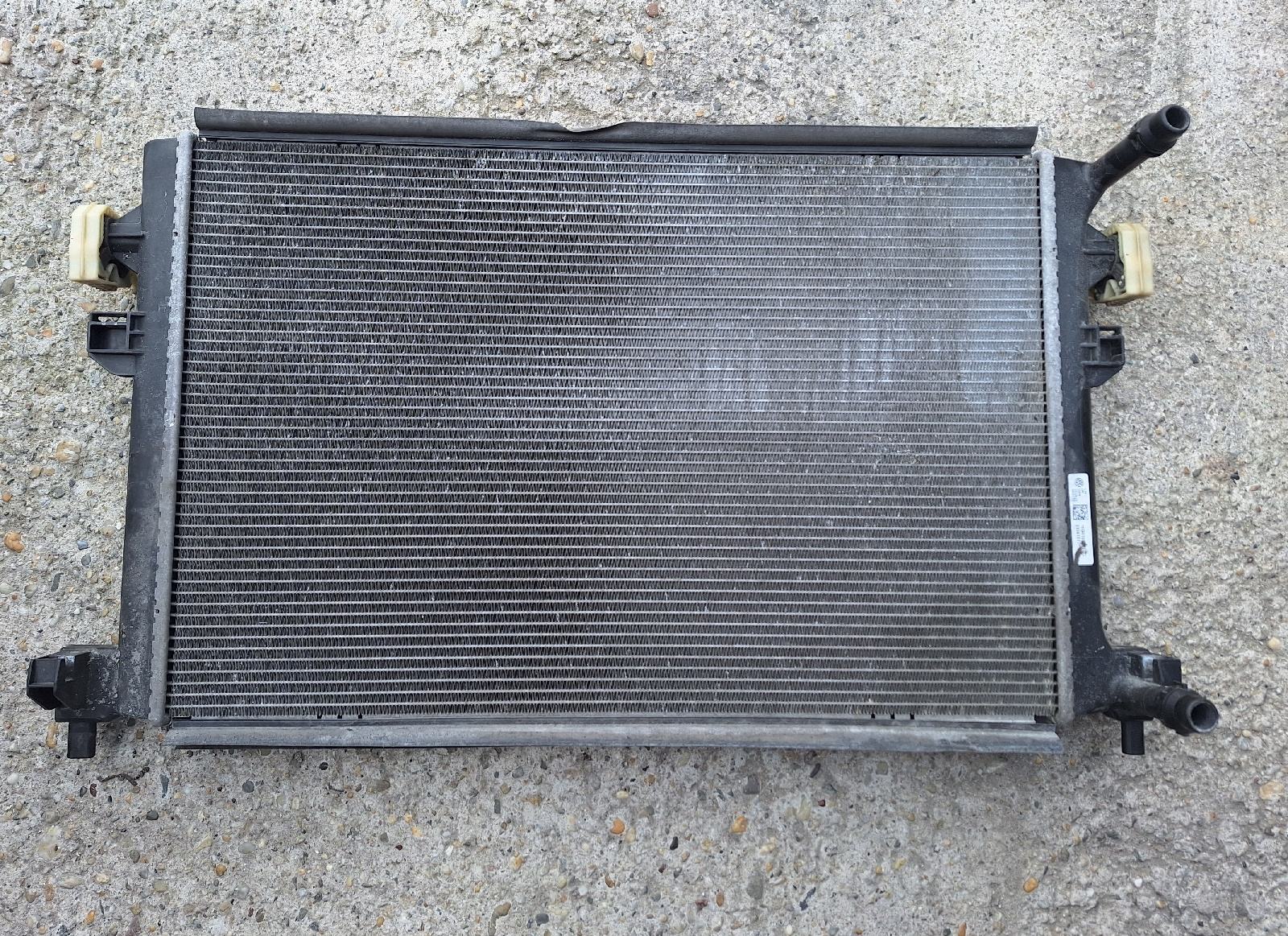 VW Golf 7 GTD 2.0 hladnjak vode intercooler Chargecooler 5Q0121251GC