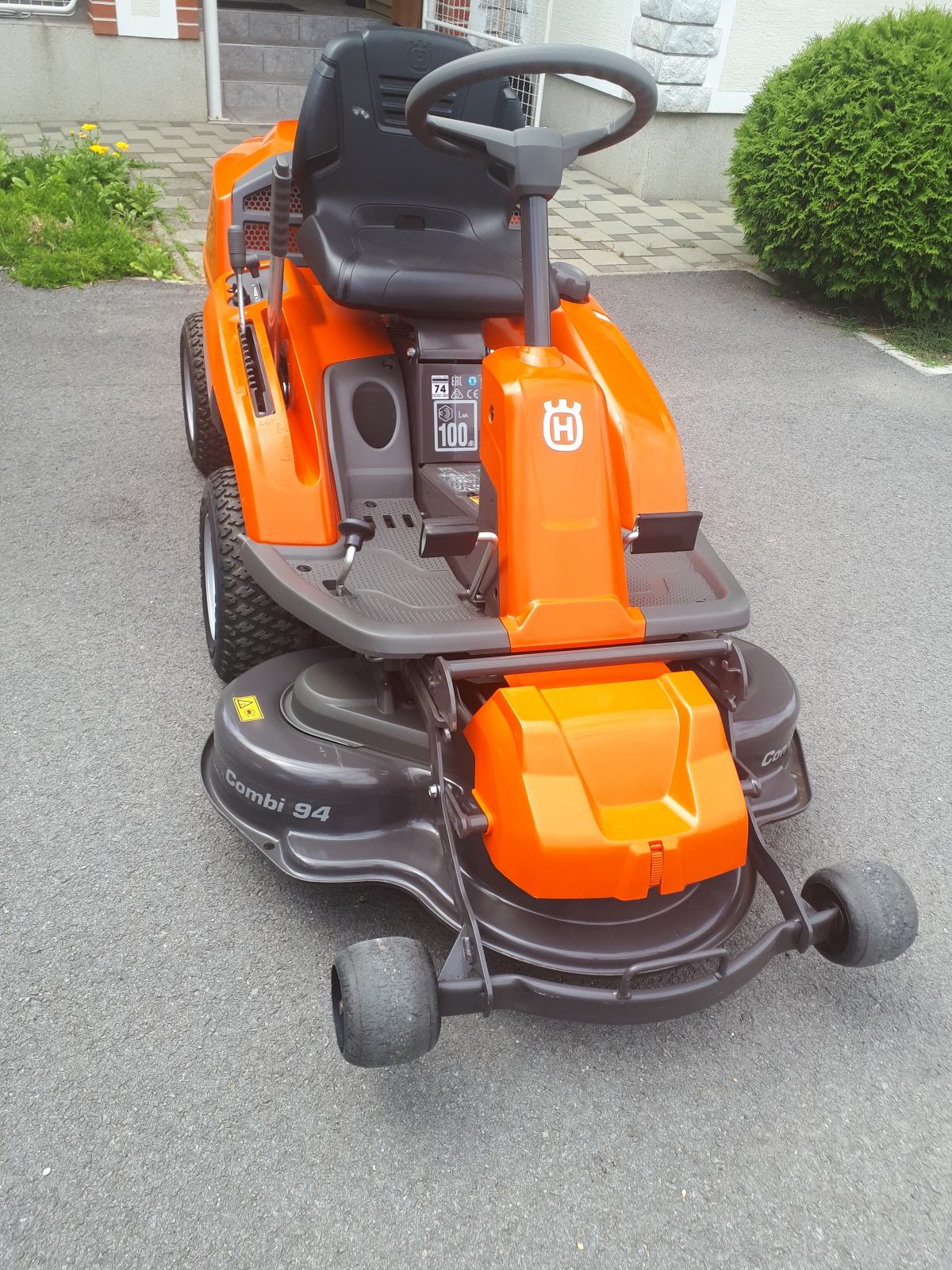 KOSILICA HUSQVARNA rider R213C ... ( god. proizvodnje : 2018 )