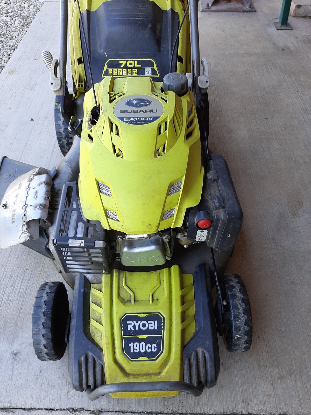 KOSILICU SAMOHODNU MARKE RYOBI MOTOR SUBARU PRODAJEM