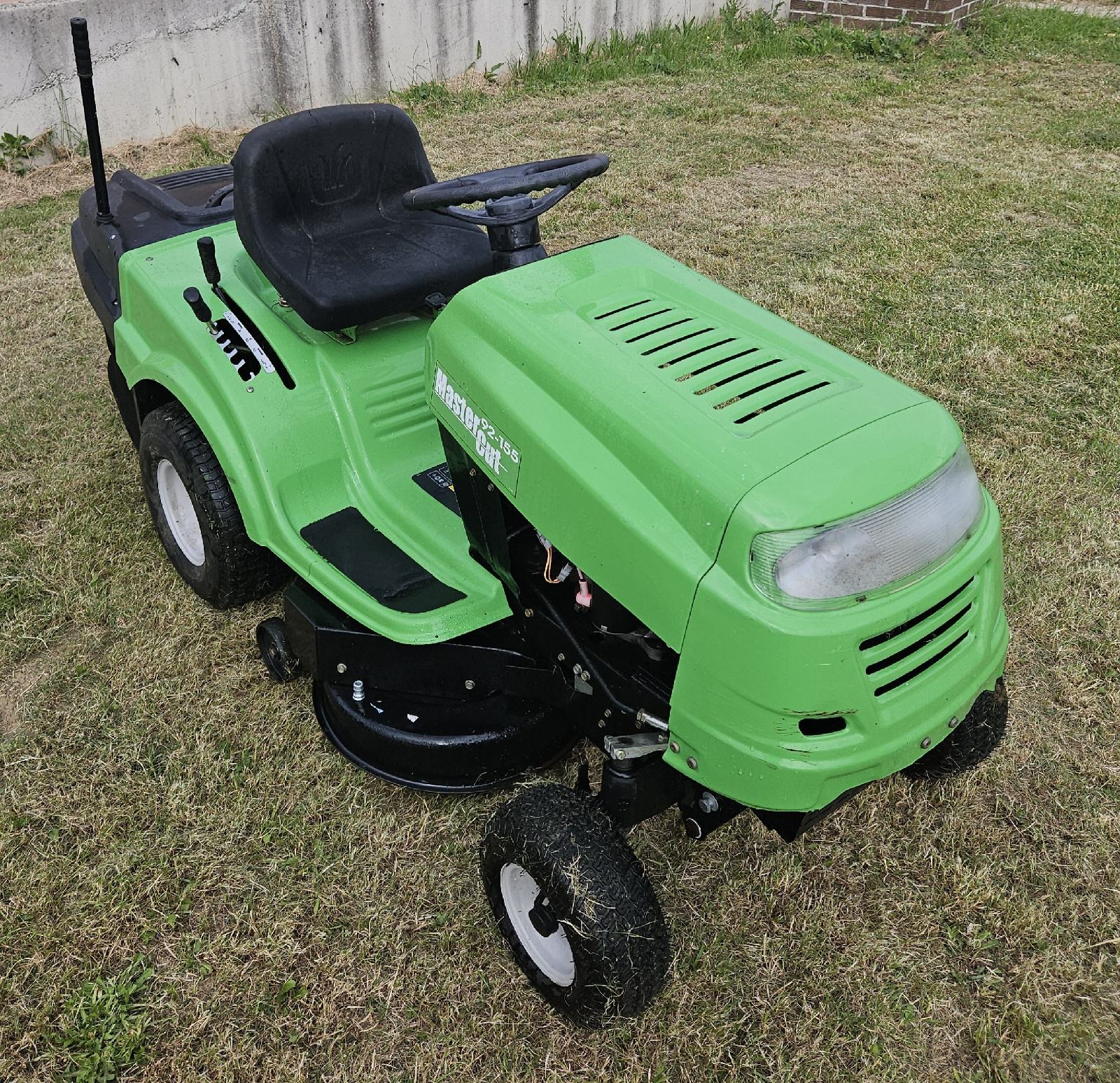 Traktor kosilica MTD MasterCut 92-155