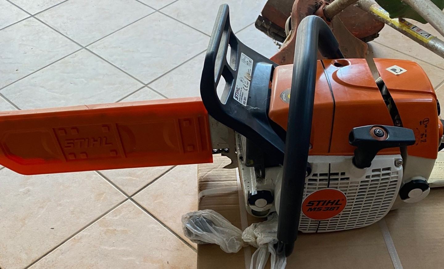 PRODAJEM STIHL MS 381 MOTORNU PILU