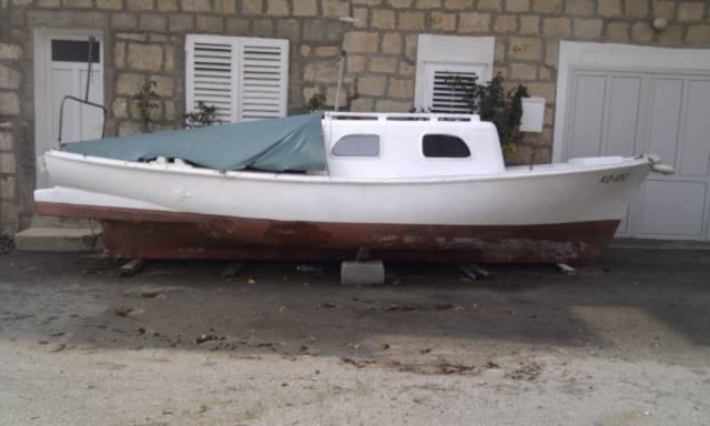 Barka sa 2 motora duga 6 metara Cjena po dogovoru