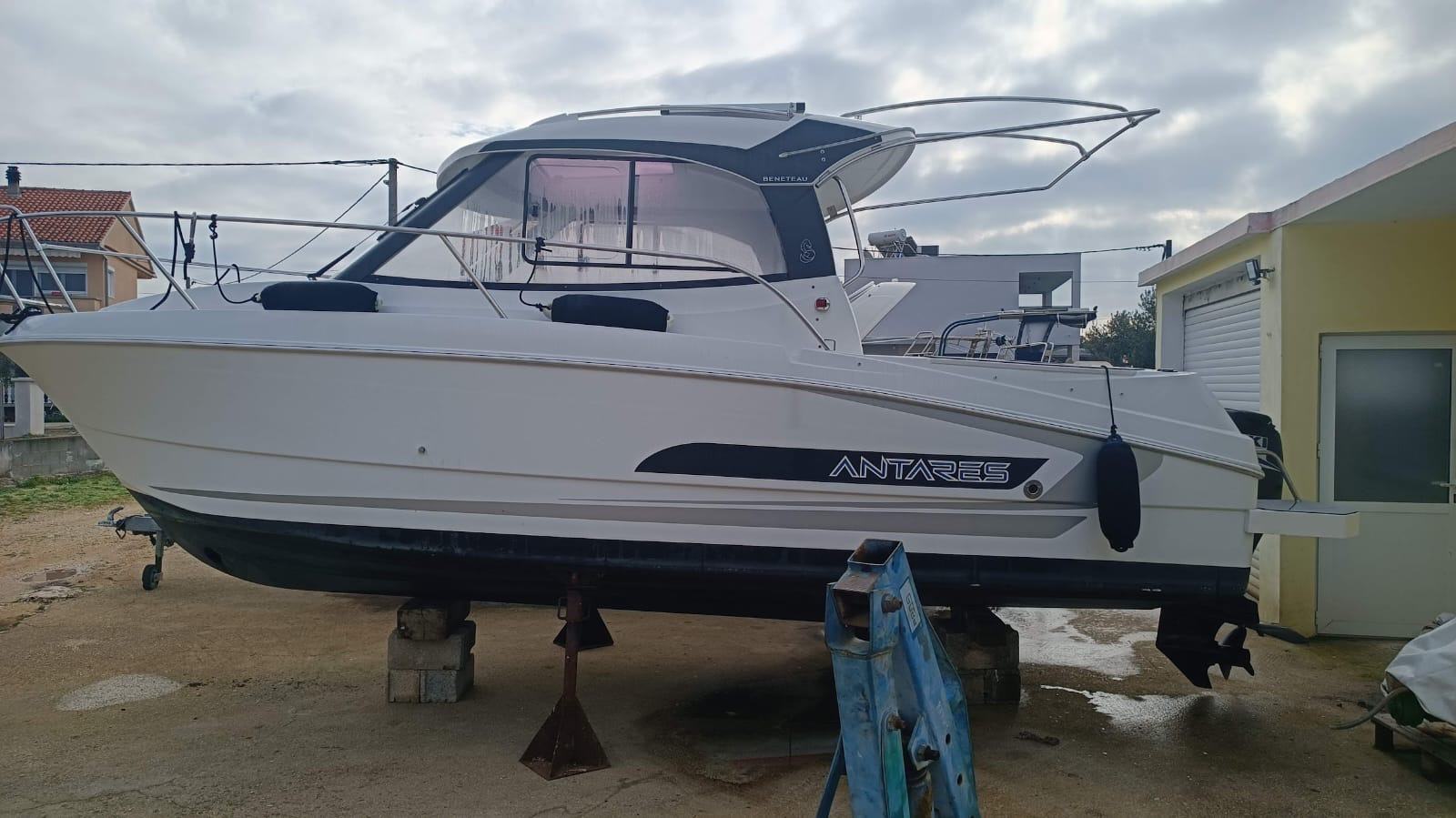 Beneteau antares 7m,Top stanje,Top oprema JEDINSTVEN