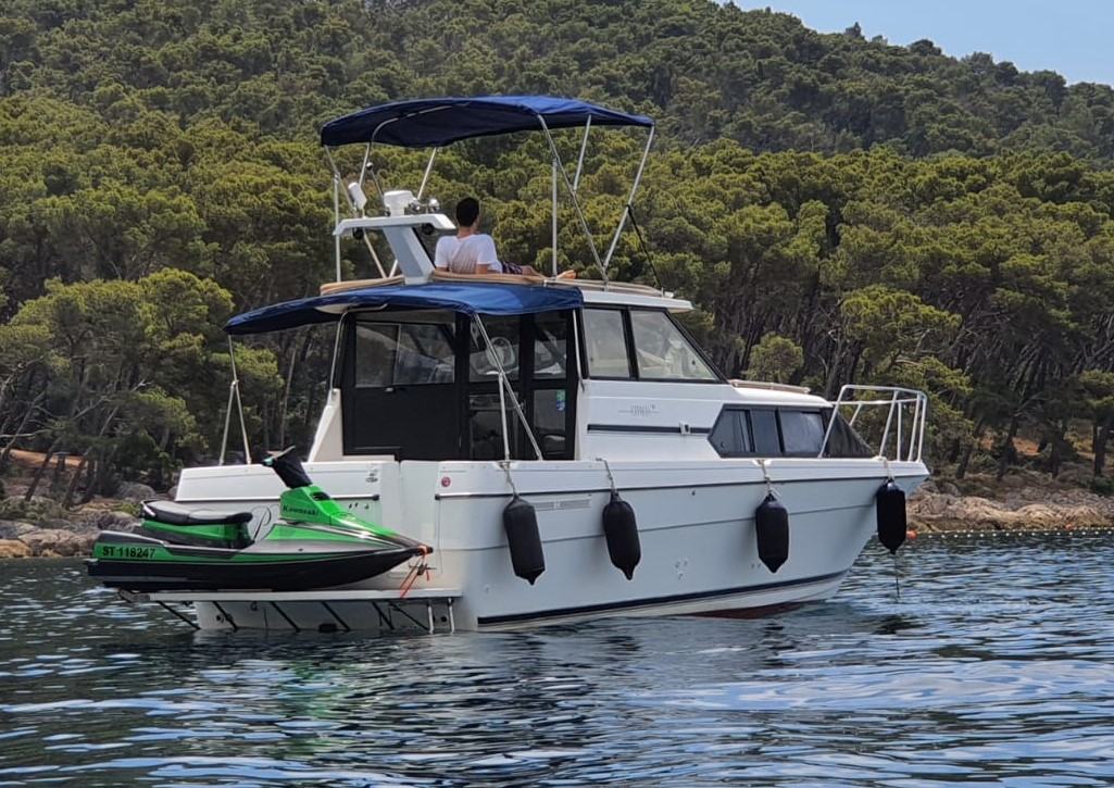 Yacht Express Cruiser 29 Fly - diesel