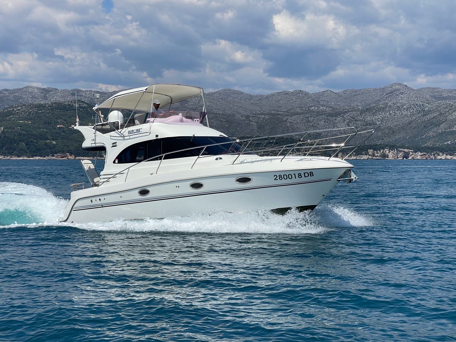 Galeon 330 Fly
