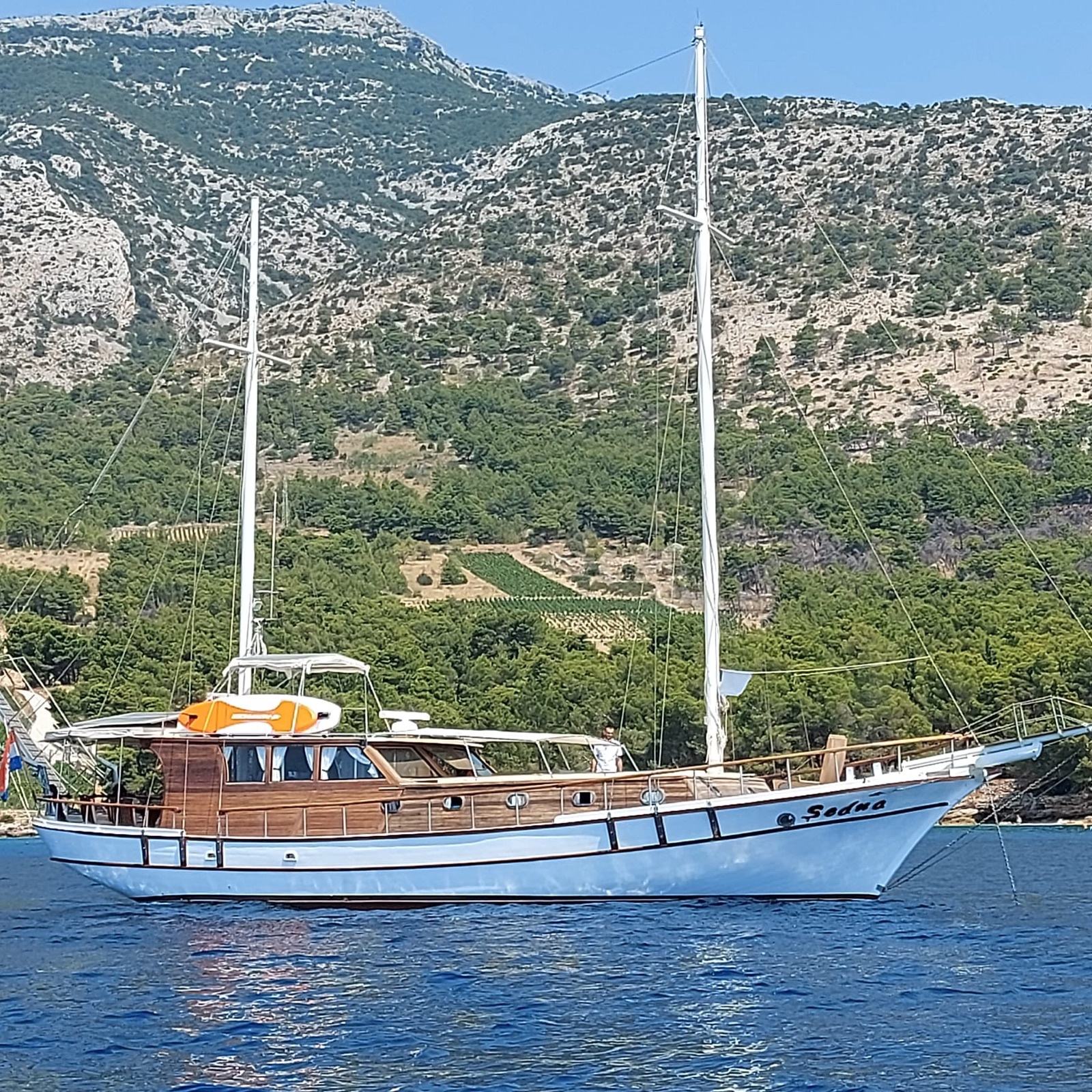 Motorna jahta SEDNA-moguće kombinacije