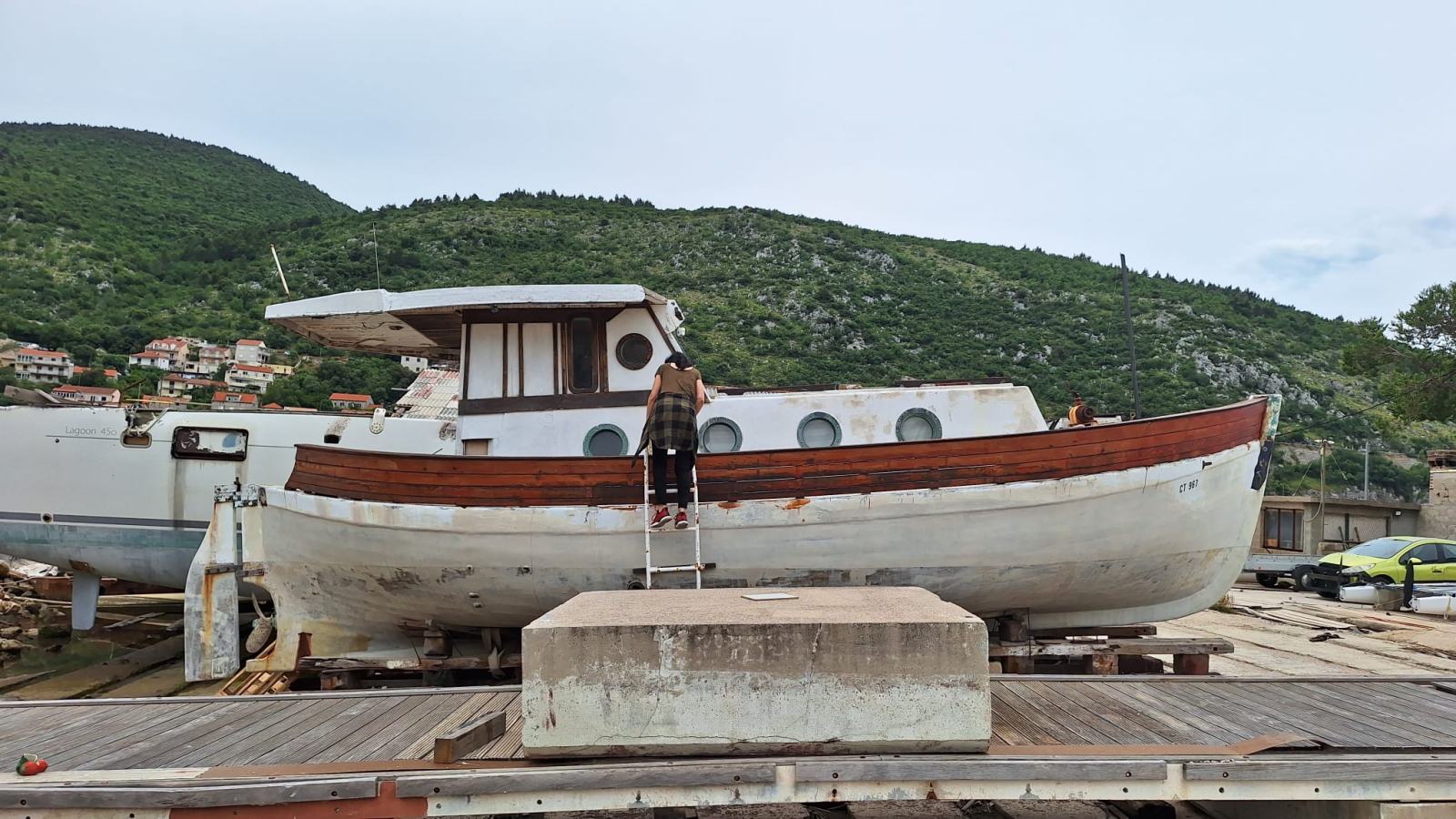Prodaje se brod, drveni plastificirani, 11.10m