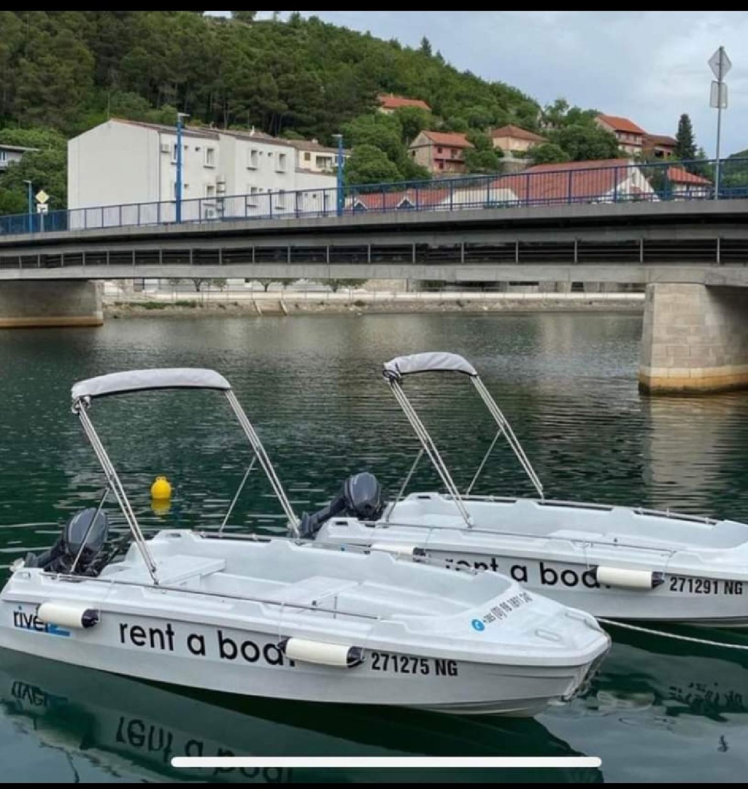 Prodajem dva broda sa 9.9 ks Yamaha motorima