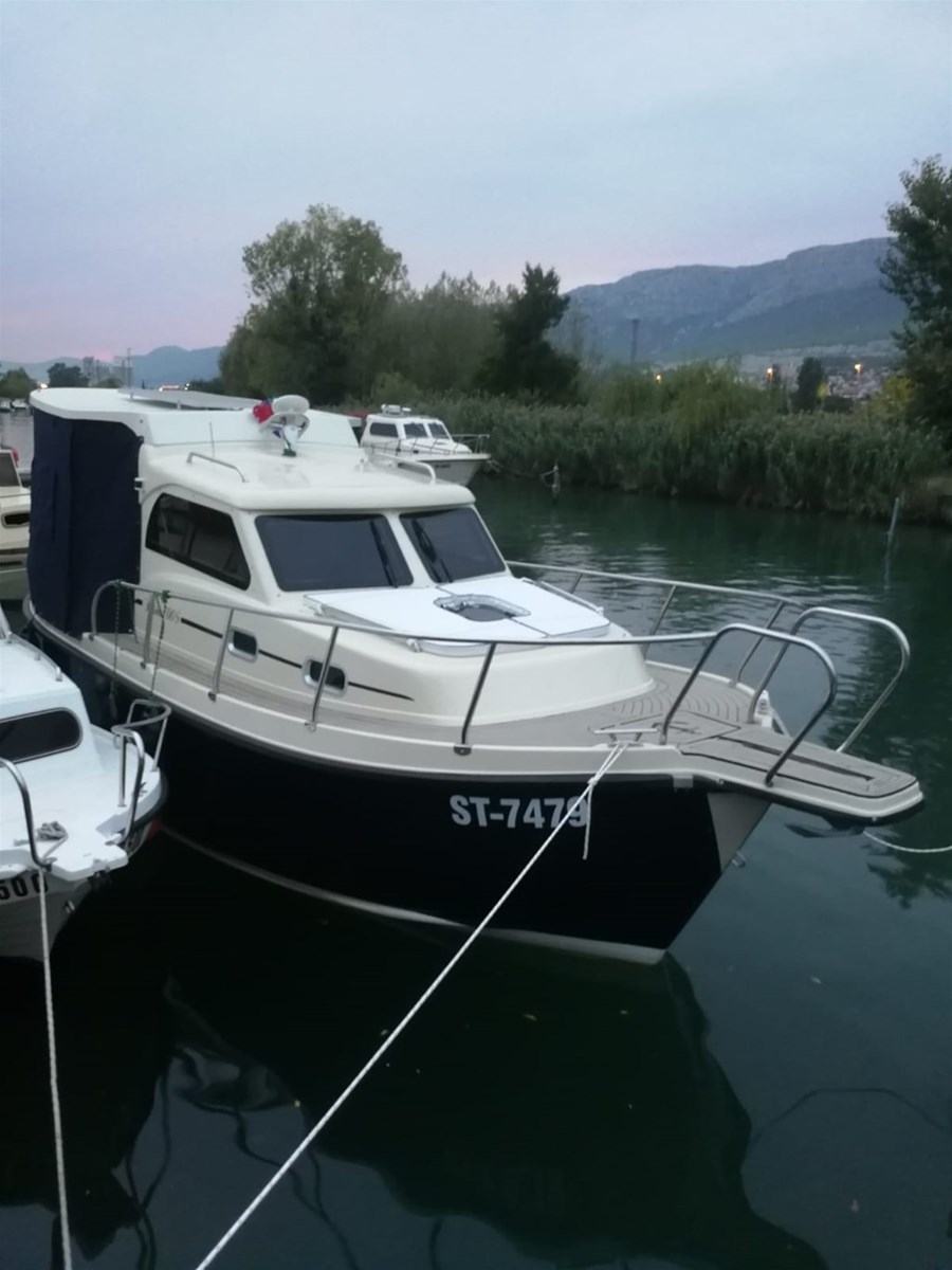 BROD BETINA 700S SA KOMPLETNOM OPREMOM