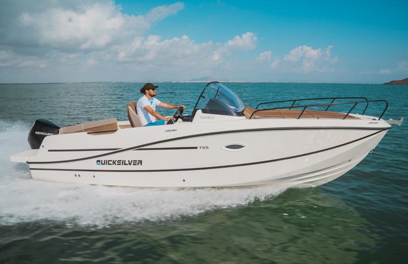 QUICKSILVER ACTIV 755 SUNDECK