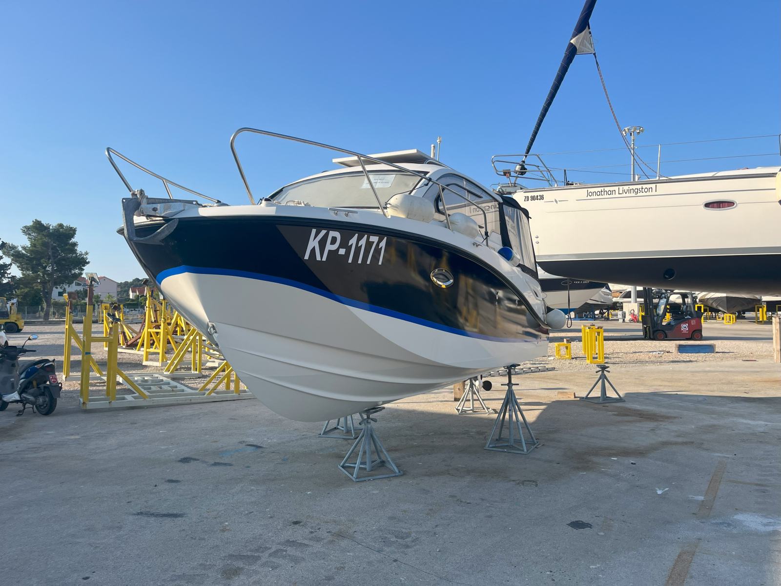 Quicksilver Active Cruiser 705