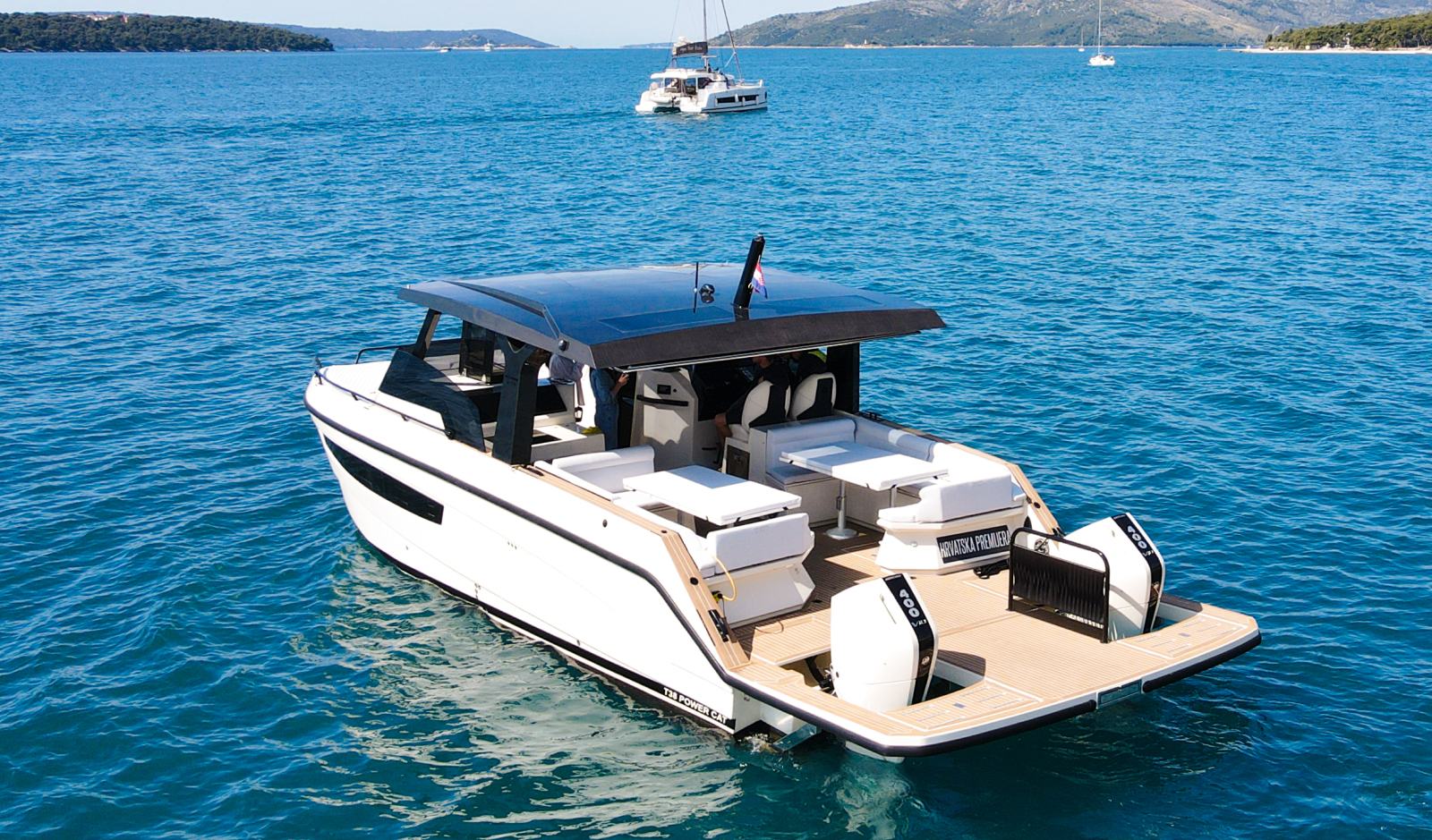 Tesoro T38 Power Cat + 2 x F400 Mercury