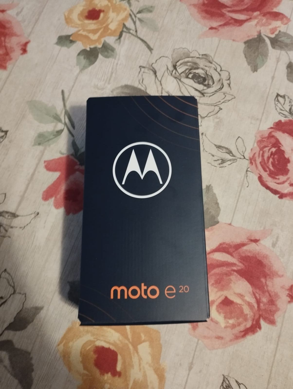 NOVI MOTO e20 mobitel