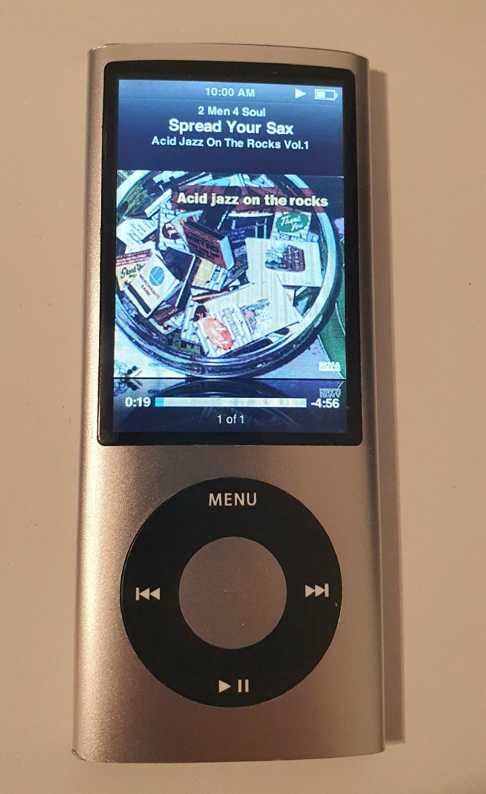 iPod Nano (5th Gen) / 16GB