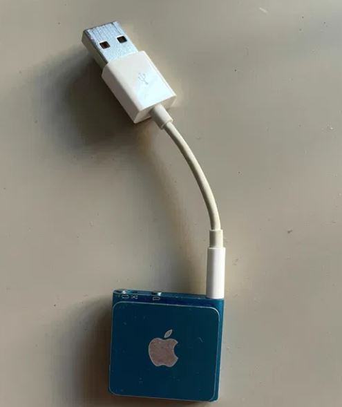 iPod Shuffle clip-on 2 GB 4gen BLUE x