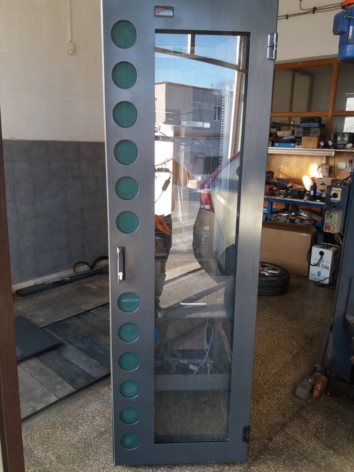 Fujitsu Siemens serverski (rack) ormar 46U