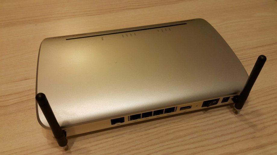 Siemens Gigaset SE 555 WLAN DSL router / modem