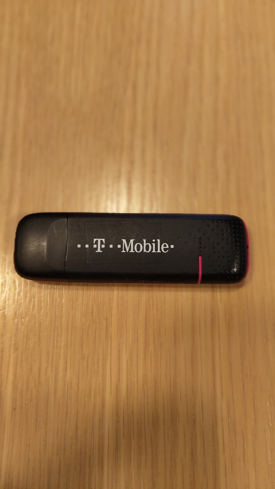 USB stick za mobilni internet i SD karticu