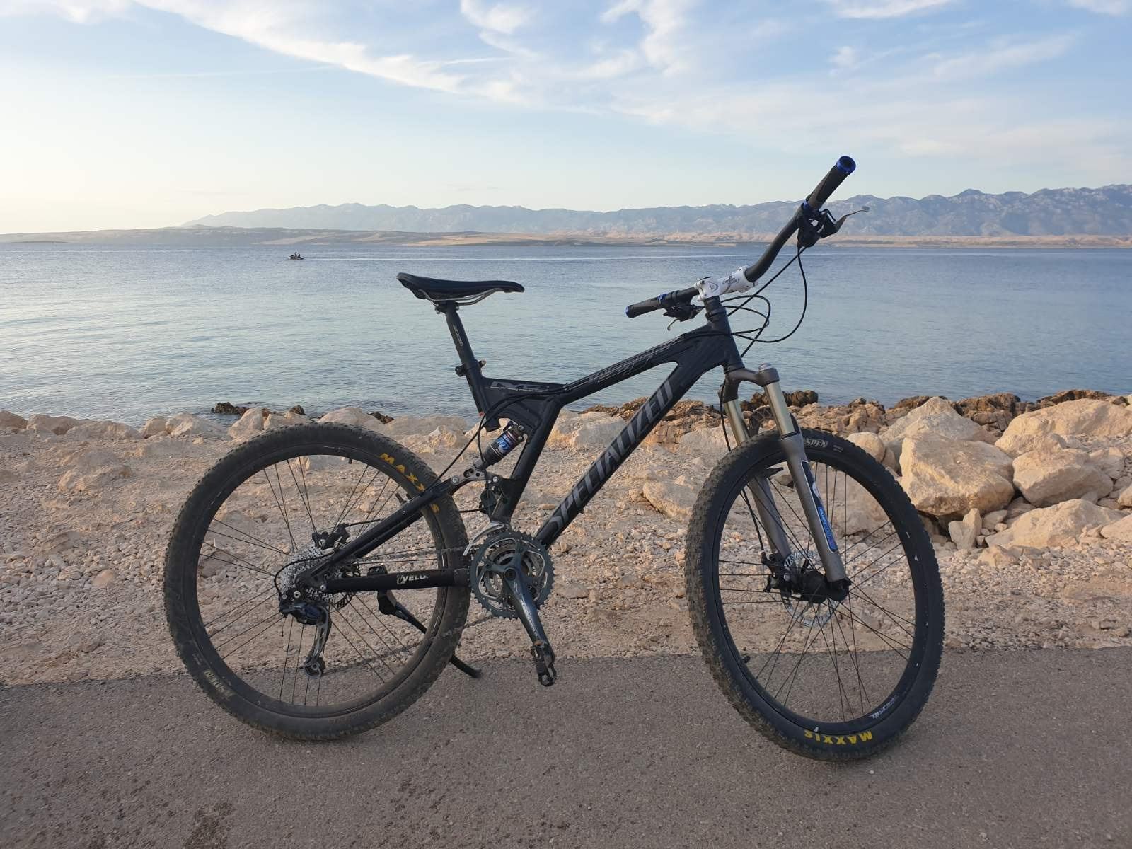 Bicikl Specialized, full suspension, Fox amortizeri