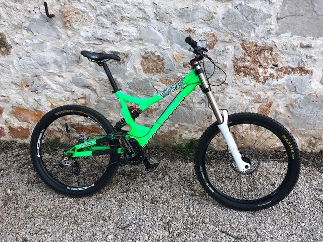 DH Commencal Superteam