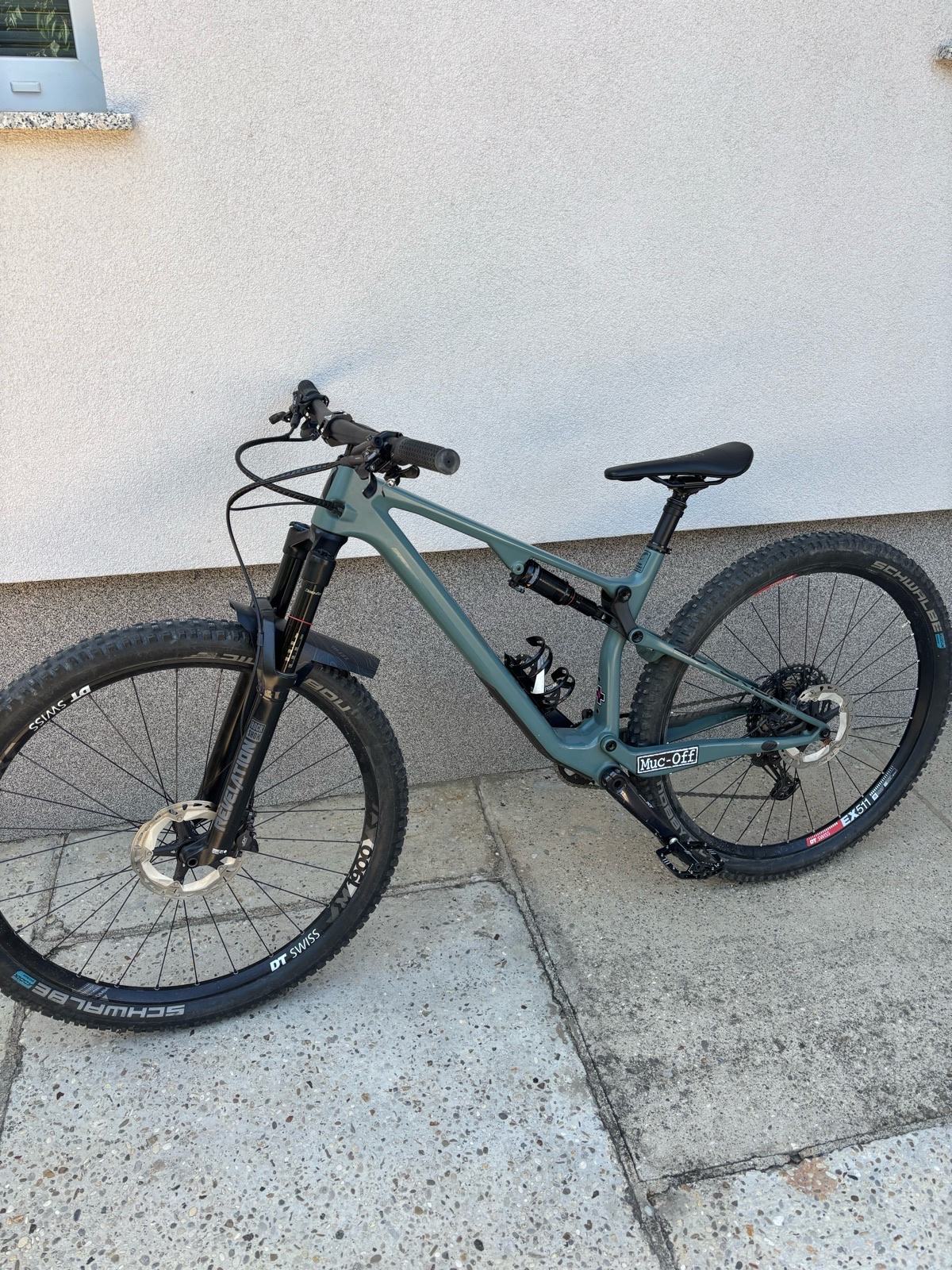 full suspension MTB bicikl (carbon)