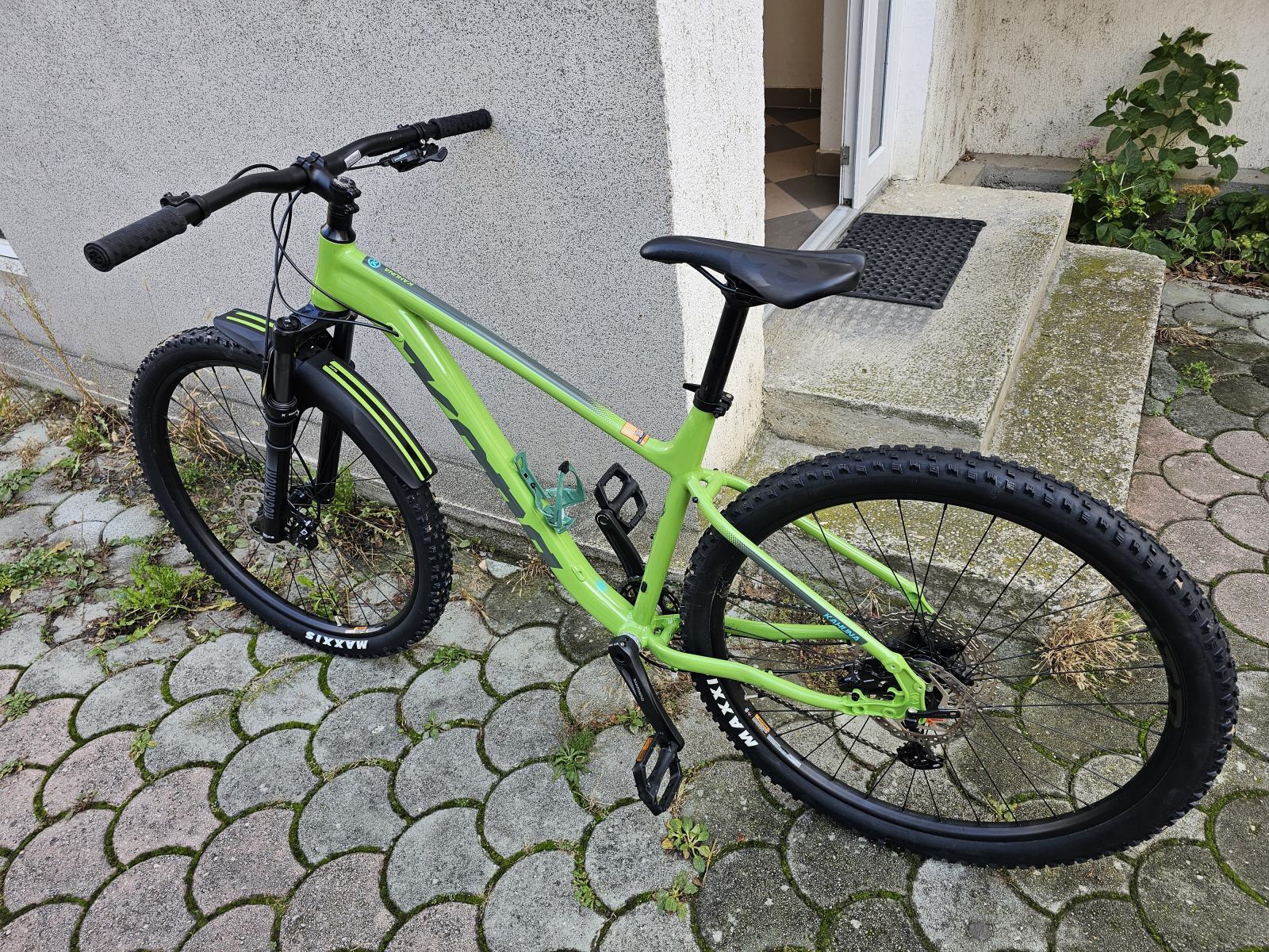 Kona Kahuna 2023 - garancija, kupljen u 9 mj 2023, malo vožen