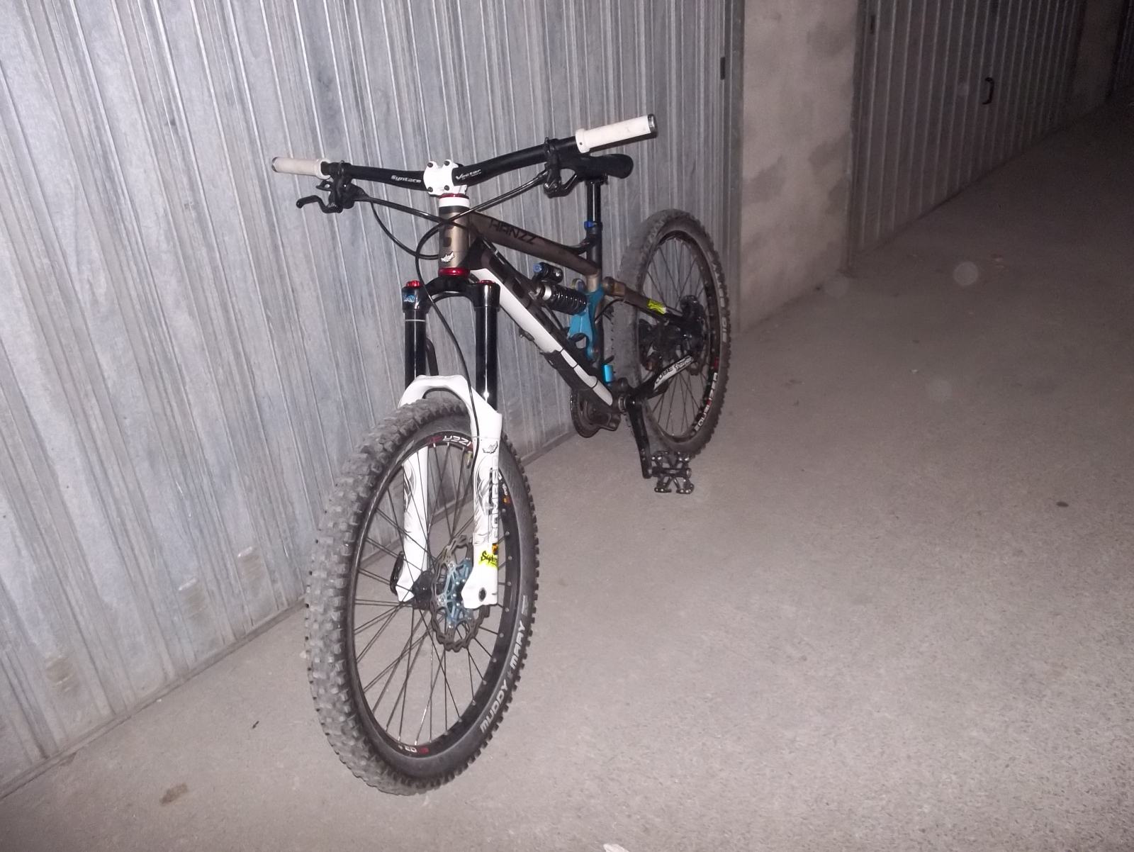 Prodajem ili mjenjam dh / fr bike Cube Hanzz Pro 2011