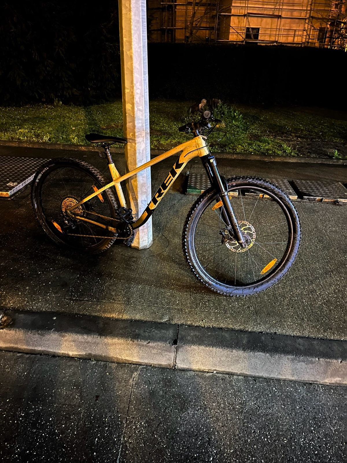 PRODAJEM TREK ROSCOE 9!!!