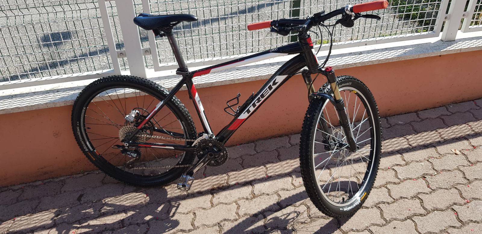 Trek 4900