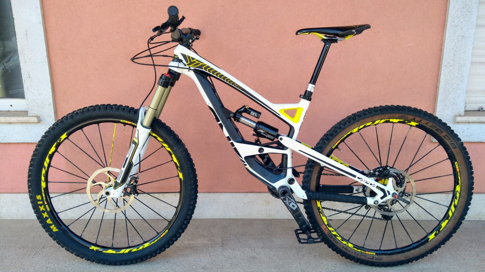 YT Capra Pro carbon S veličina