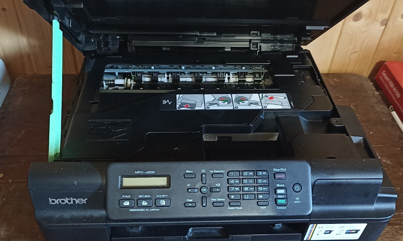BROTHER MFC-J200 NEISPRAVAN
