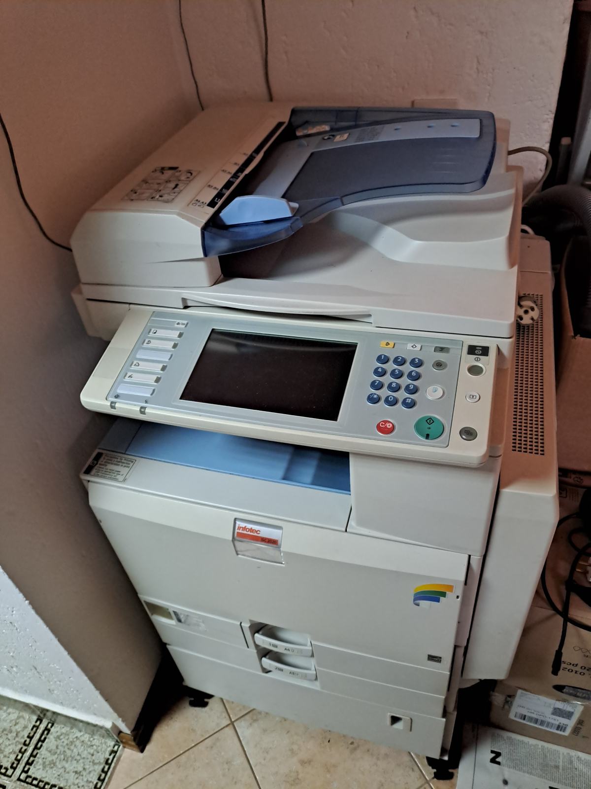 Kopirka u boji Infotec ISC 2020