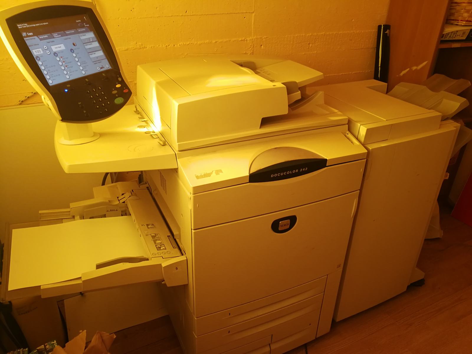 XEROX DOCUCOLOR 242 sa finišerom