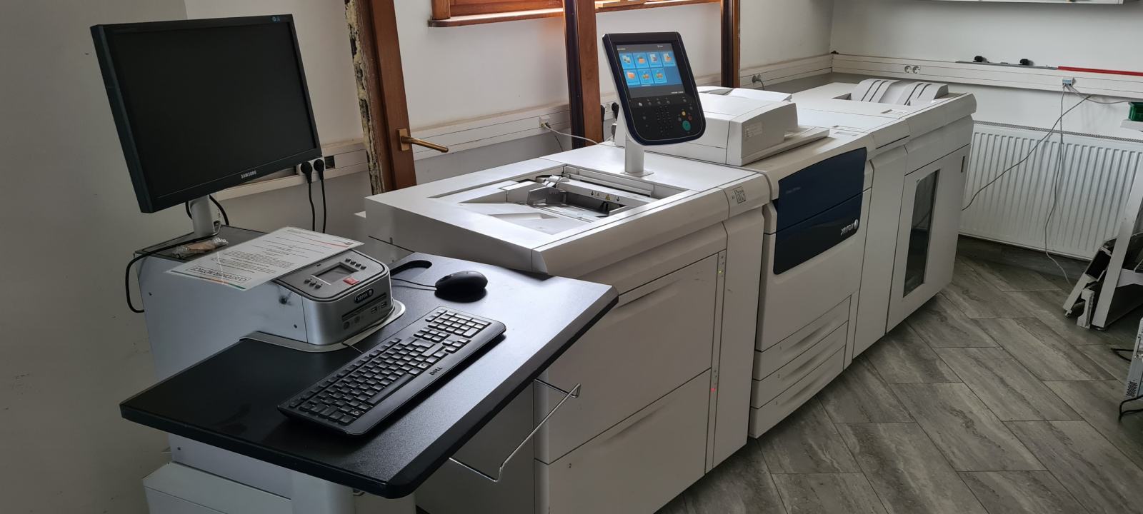 Xerox PRESS J75 + Fiery EX J75 + DUPLA SRA3 LADICA + STACKER FINISHER