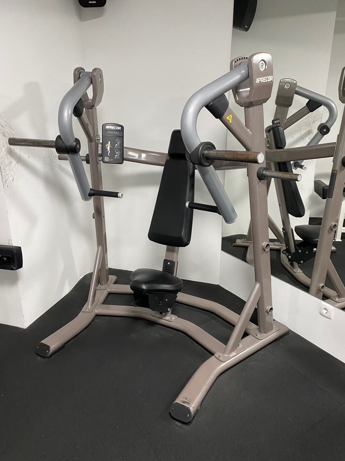 Precor chest press plate loaded - potisak za prsa