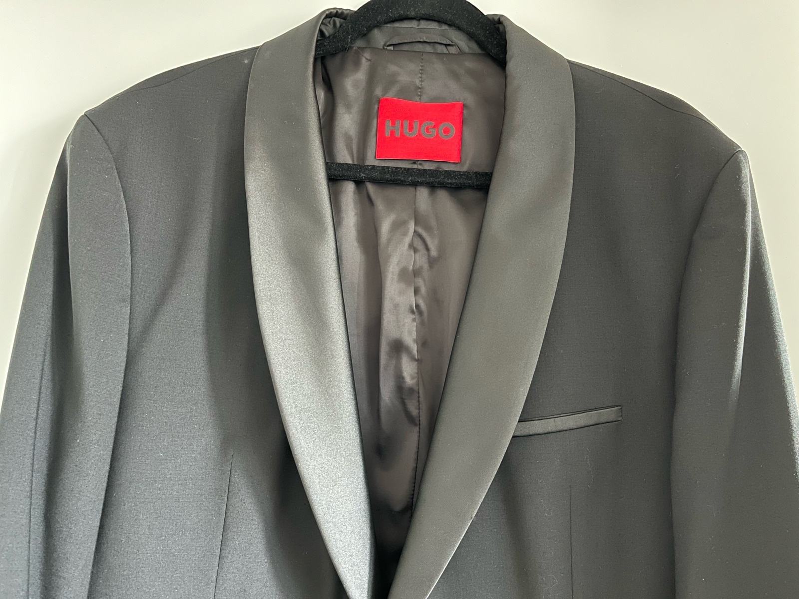 Hugo Boss crni, svečani smoking