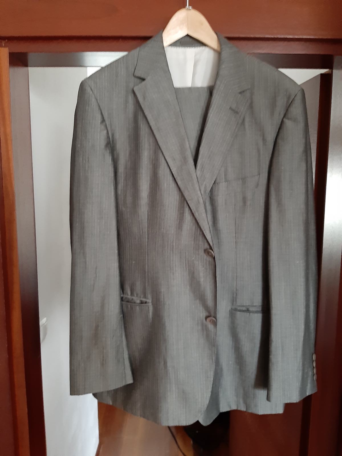 Hugo Boss muško odijelo, sivo, očuvano, povoljno, broj 54