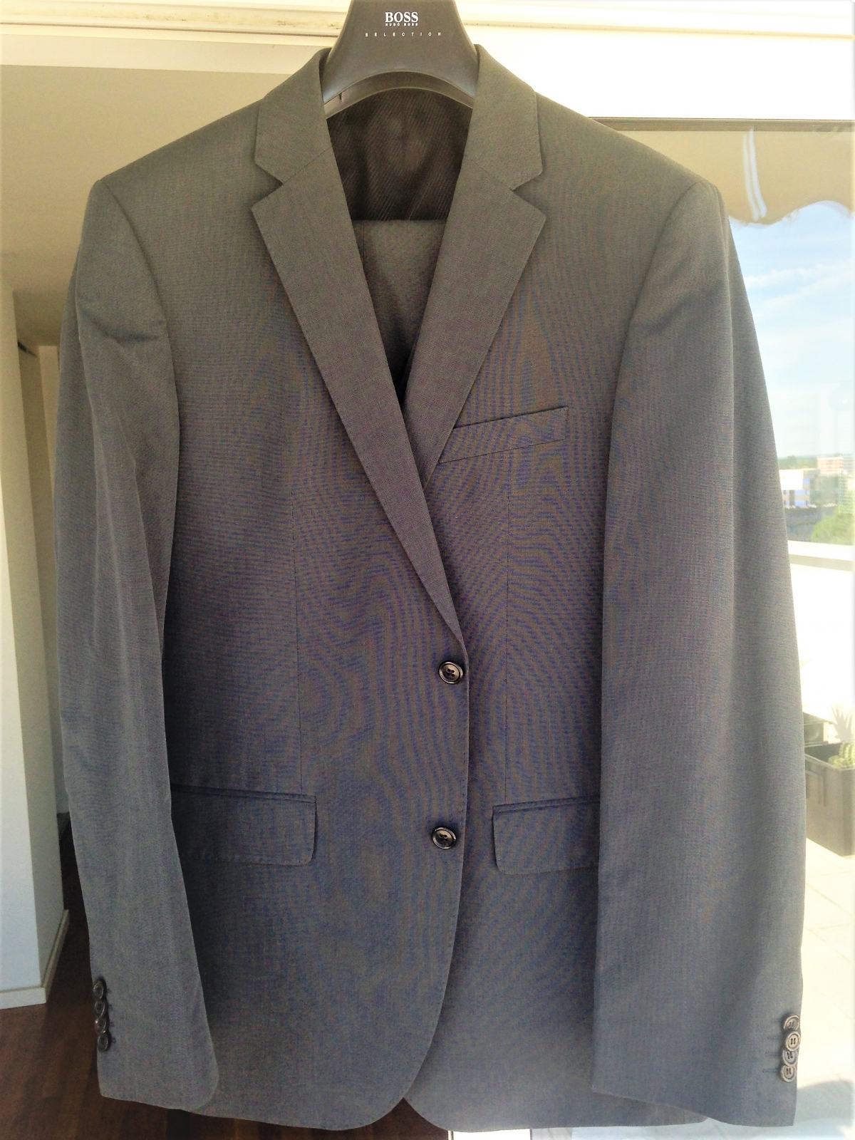 HUGO BOSS odijela (ostalo je samo jedno neprodano, idealno za svadbu)