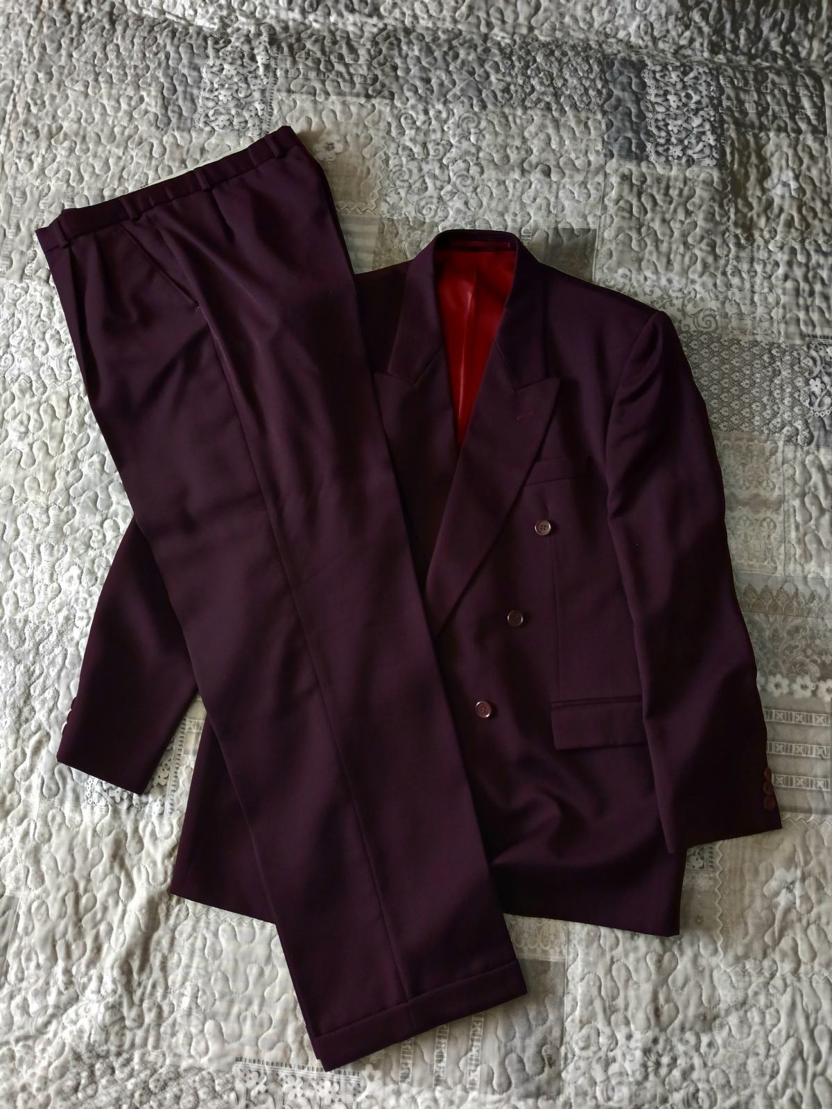 Musko bordo odijelo 52