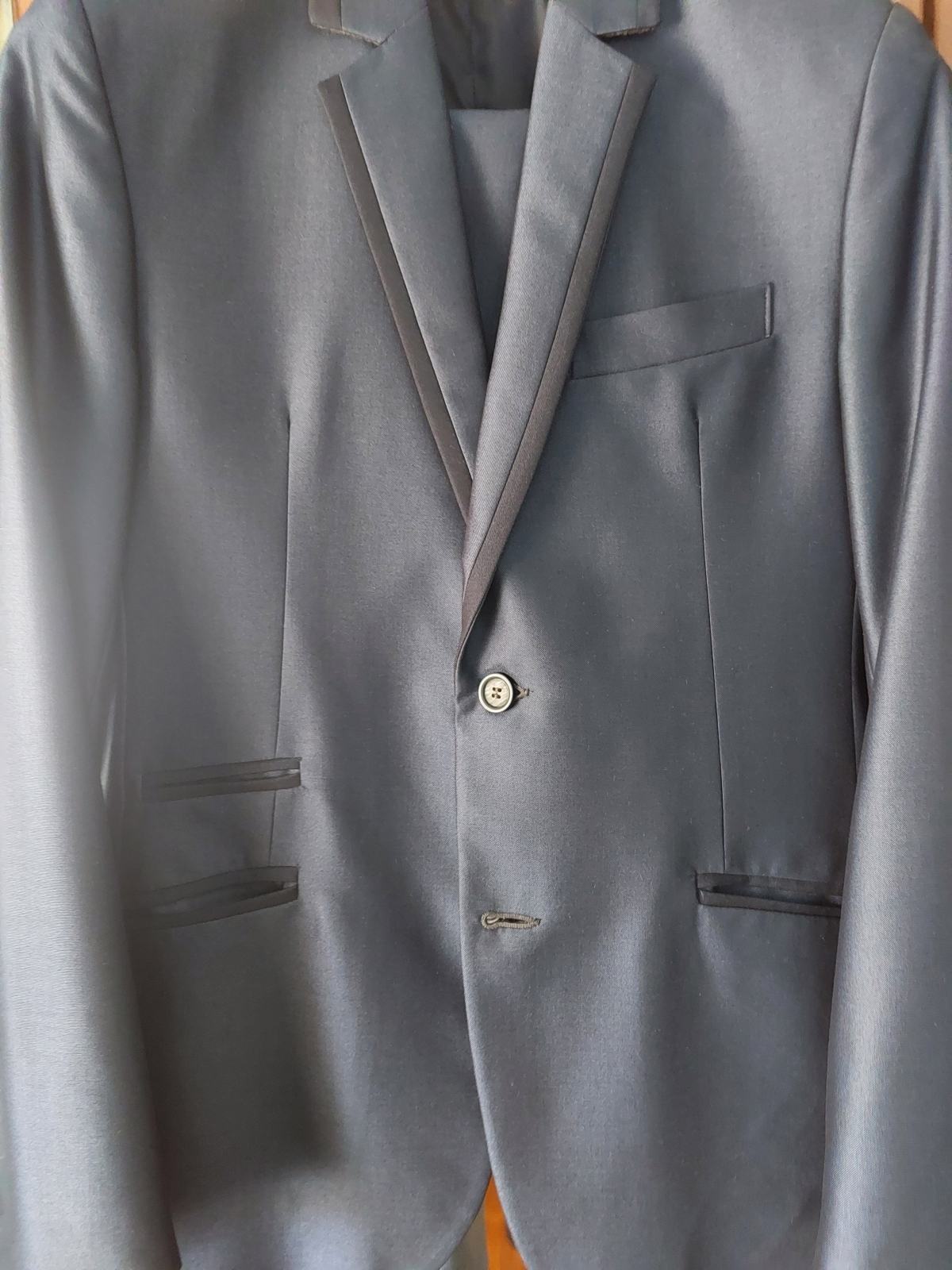 Muško odijelo 40 eura