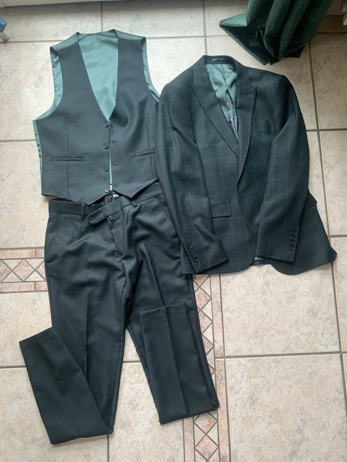 Muško slim odijelo 48