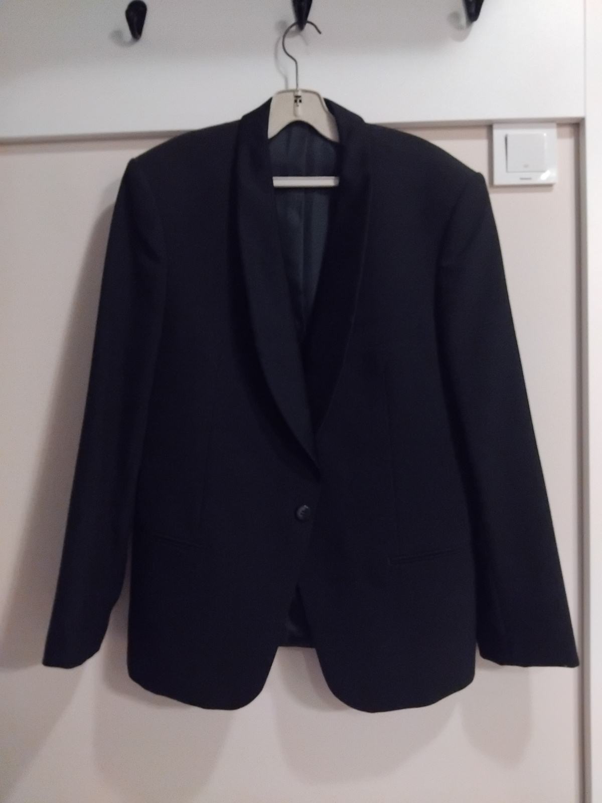 Prodajem crni muski sako