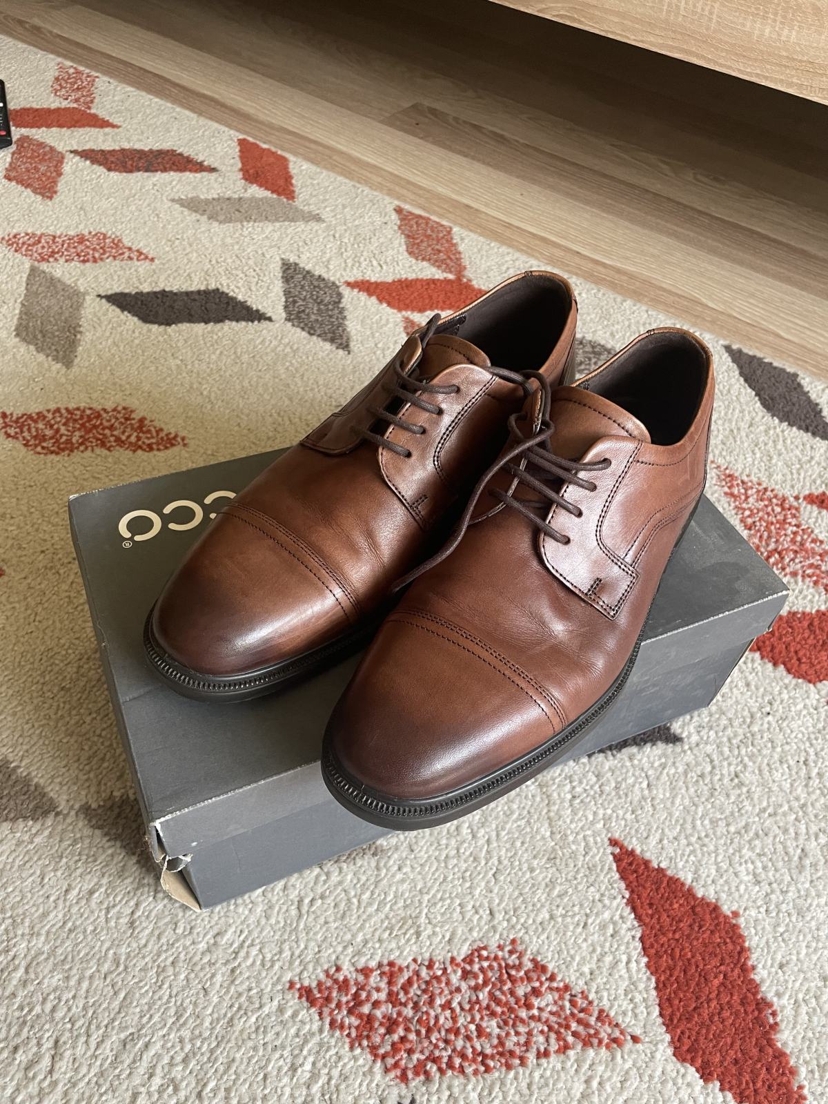 Ecco muske cipele smede boje br 43! Jednom nosene! 40€