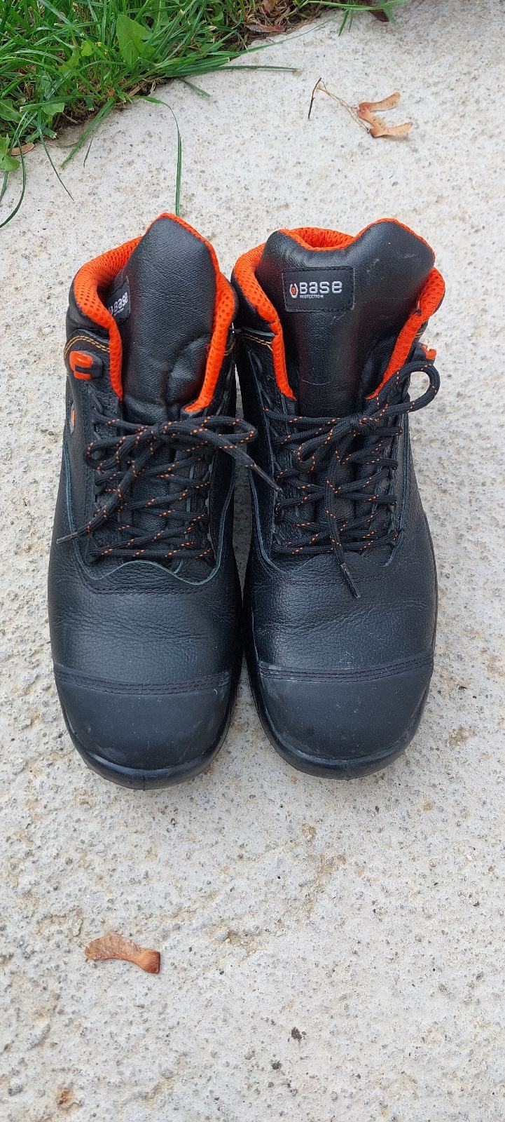 Radne muške cipele nove Base